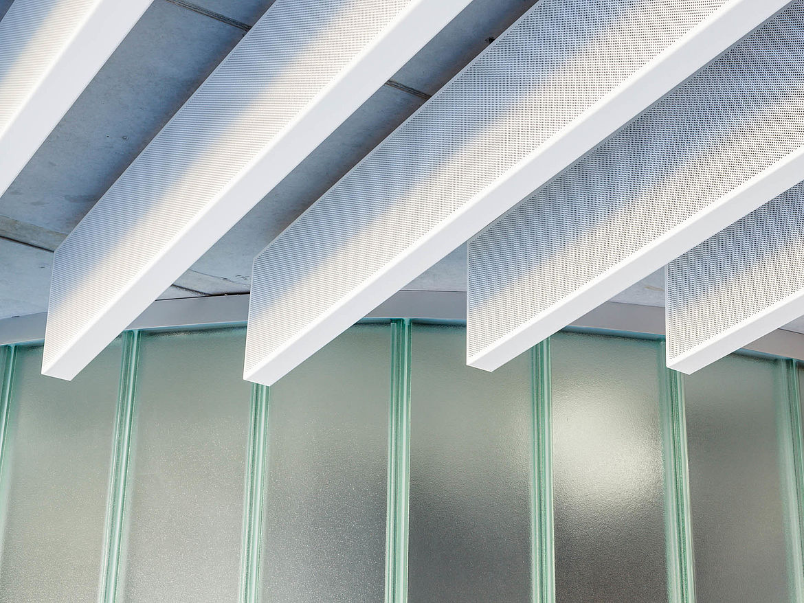 POLYLAM® Vertikallamellendecke | Metalldecke aus Baffeln | durlum GmbH